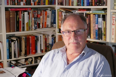 Robert Lewis - Penguin Books Australia